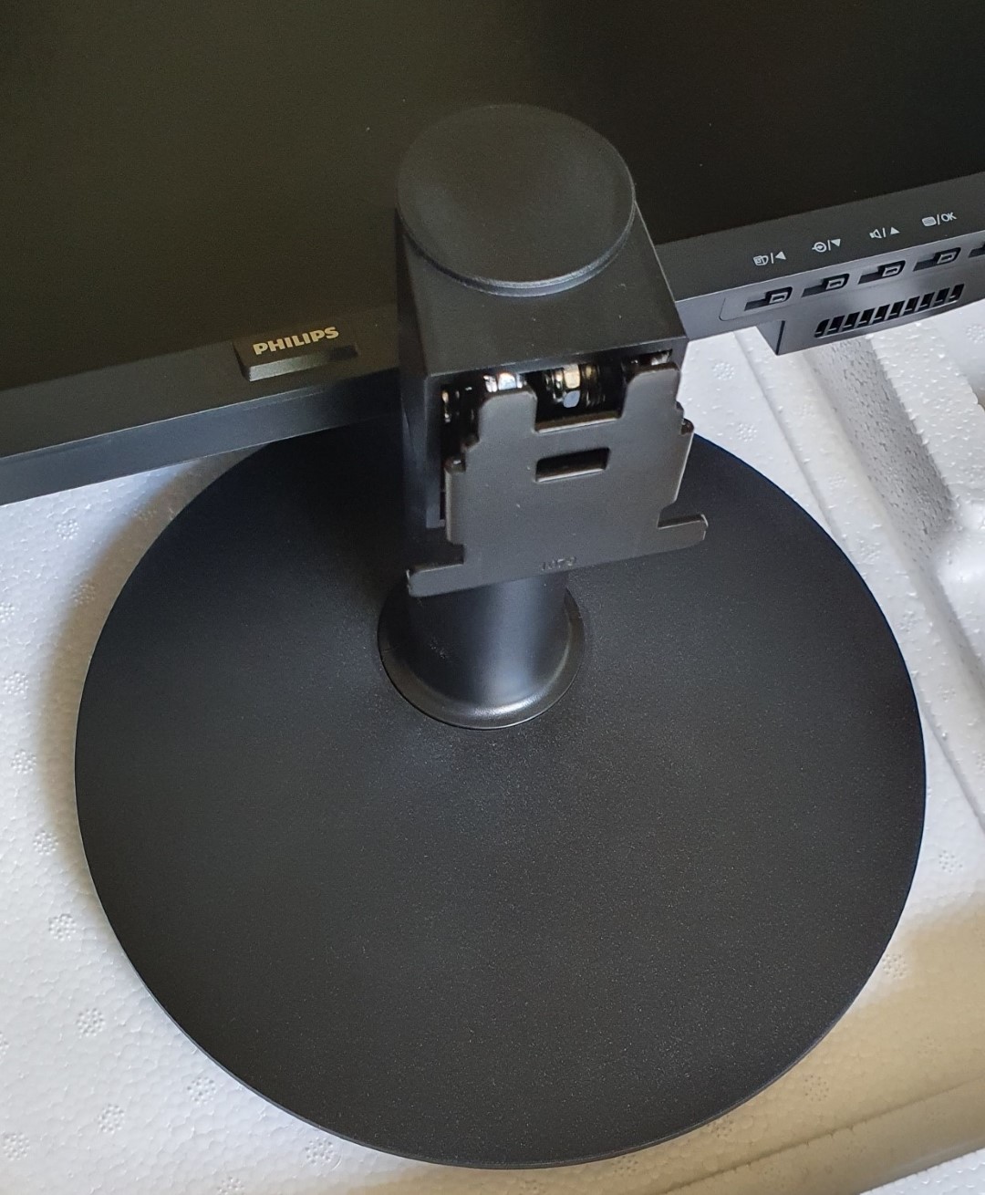 Recensione Philips Monitor Gaming 221V8A | Diego Comencini